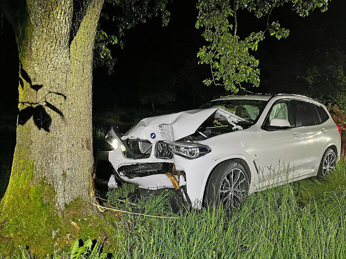 Mit Auto gegen Baum geprallt - Seetaler Bote